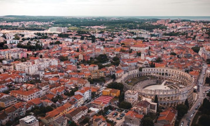 PHOTOS: Croatia’s biggest light festival ‘Visualia’ opens in Pula ...