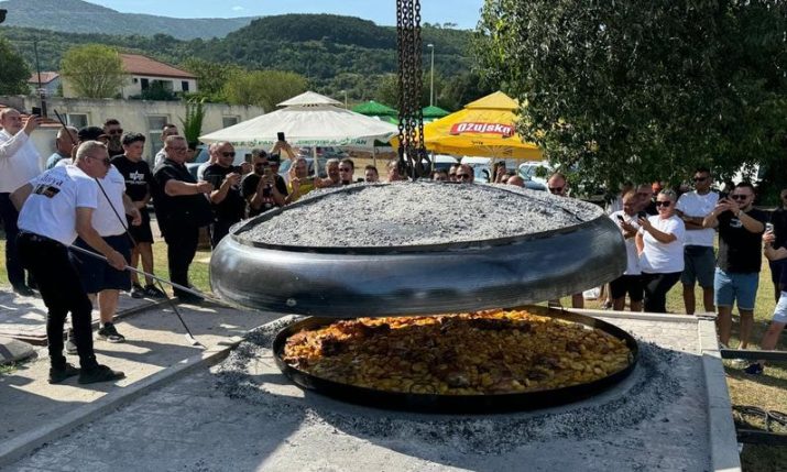 World record giant peka cooked in Croatia | Croatia WeekCroatia Week