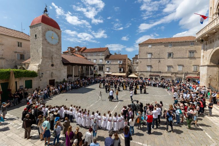 Trogir preserving unique cultural identity through dance – Photo report ...