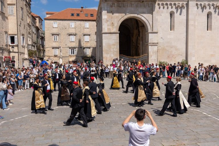 Trogir preserving unique cultural identity through dance – Photo report ...